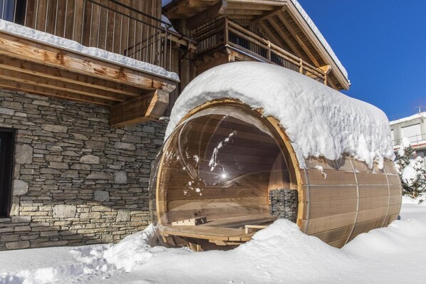 Wifi, 50m from ski lifts, 2nd floor, sauna, terrace, balcony, fireplace ...
