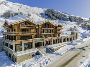 Wifi, 50m from ski lifts, 2nd floor, sauna, terrace, balcony, fireplace ...