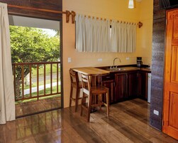 Cabana conforto, sacada, vista para a montanha | 1 quarto, espaço de trabalho para notebook, Wi-Fi de cortesia