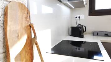 Villa de Luxo, vista para a piscina | Cozinha privada | Uma chaleira elétrica