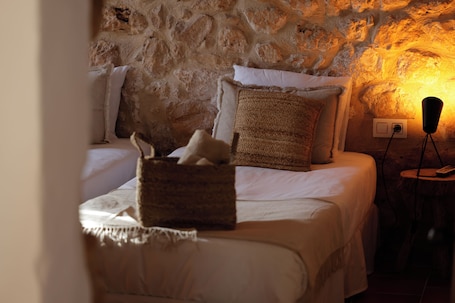 Quarto Twin Clássico, 2 camas individuais | Cofre no quarto, secretária . Finca Son Pieras