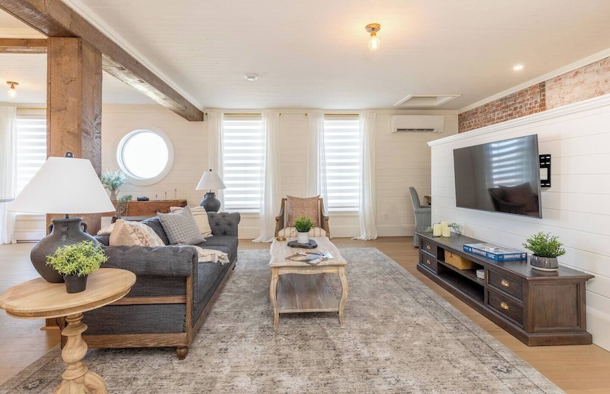 The Port Loft: Harbourview Charm - Yarmouth