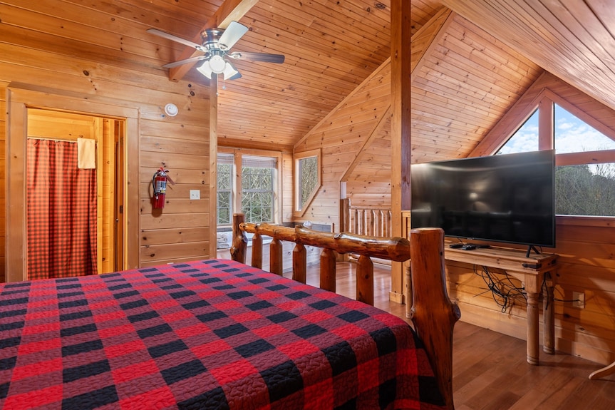 Private Indoor Pool Cabin With Mountain Views! - Tennessee