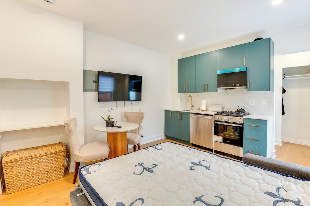 Centrally Located & Pet Friendly: Yonkers Studio! - Yonkers | Vrbo
