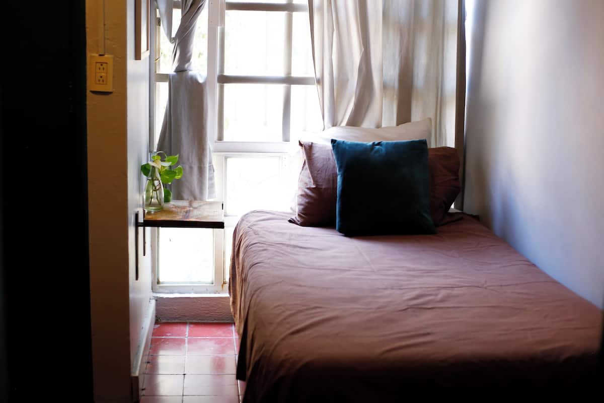 Quarto duplo | Individualmente decorados, ferros/tábuas de passar roupa