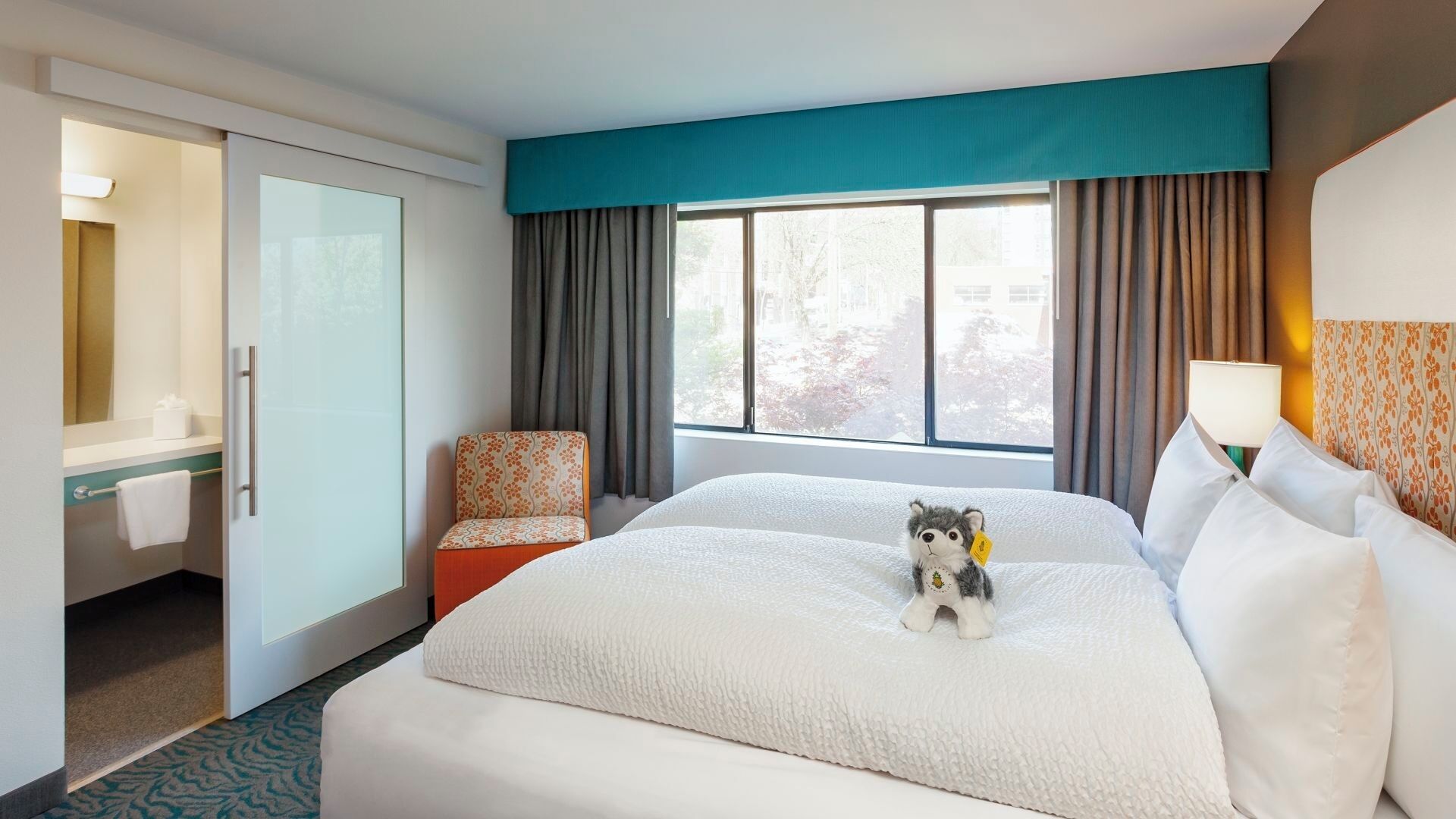 Queen Pineapple Getaway, Sweet Treats, Near University Village, Uw Close - Seattle, WA