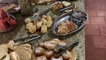 Café da manhã continental grátis todos os dias
