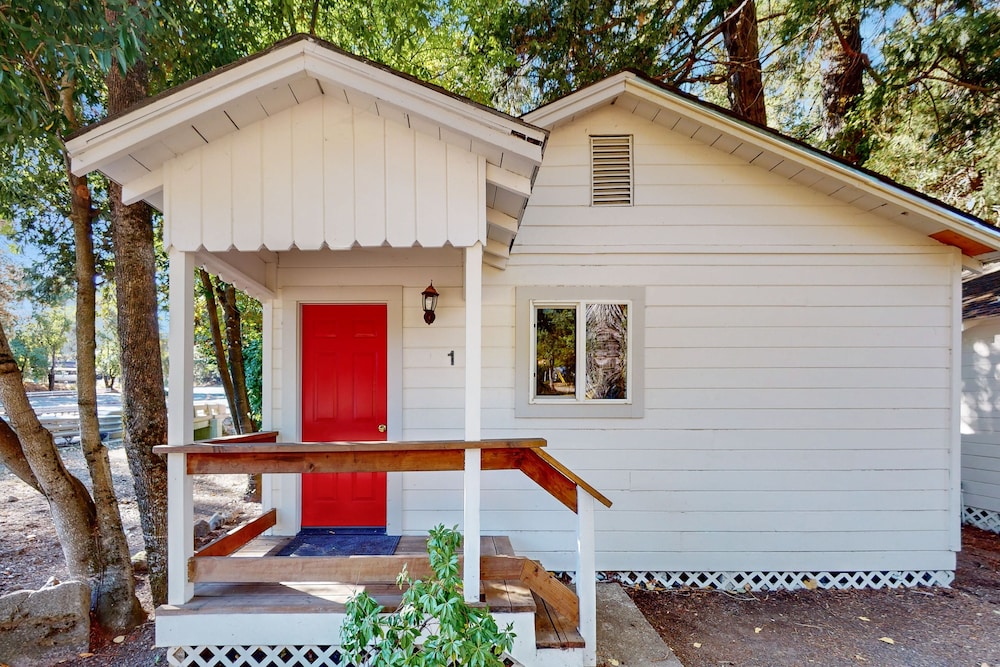 Rouge Cobb Mountain Cabins - Kelseyville, CA