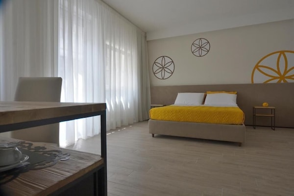 Quarto Superior, Vista para a cidade | Secretária, secretária adequada para computadores portáteis