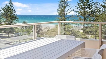 Apartamento, 2 quartos, vista para o mar | Vista da sacada