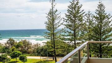 Apartamento, 2 quartos, vista para o mar | Vista da sacada