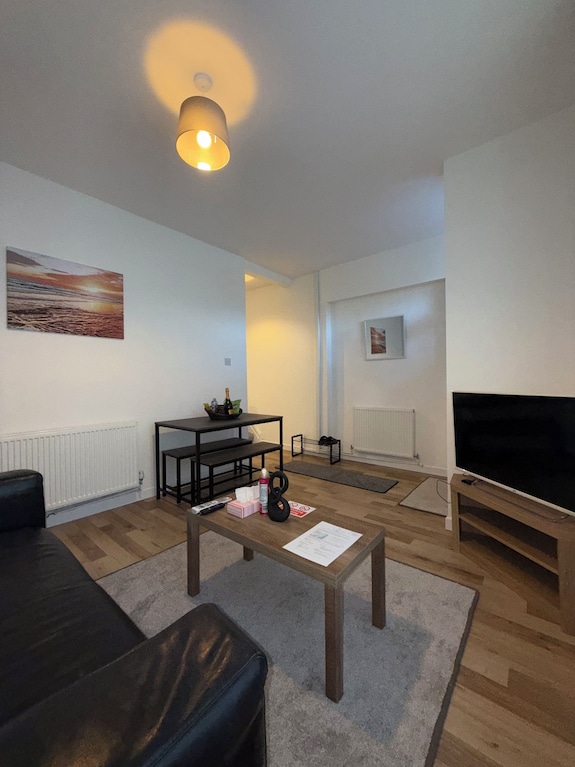 Charming 3-bedroom House - Cardiff