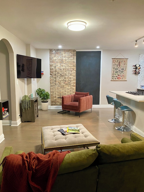 Charming 3-bedroom 2-bathroom Loft In Oak Park - Hanson Park - Chicago