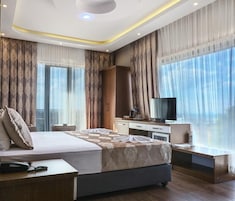 Quarto luxo, sacada | Cofres nos quartos, escrivaninha, quartos à prova de som
