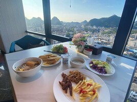 Café da manhã self-service grátis todos os dias