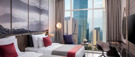 Cofres nos quartos, escrivaninha, cortinas blackout