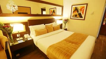 Quarto casal luxo | Quartos à prova de som, ferros/tábuas de passar roupa, Wi-Fi de cortesia