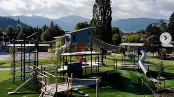 Apartamento, 2 quartos, sacada | Área infantil