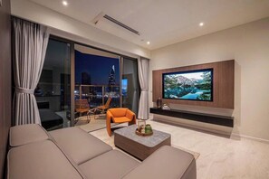 Apartamento design | Área de estar | TV de tela plana 60 polegadas com canais a cabo