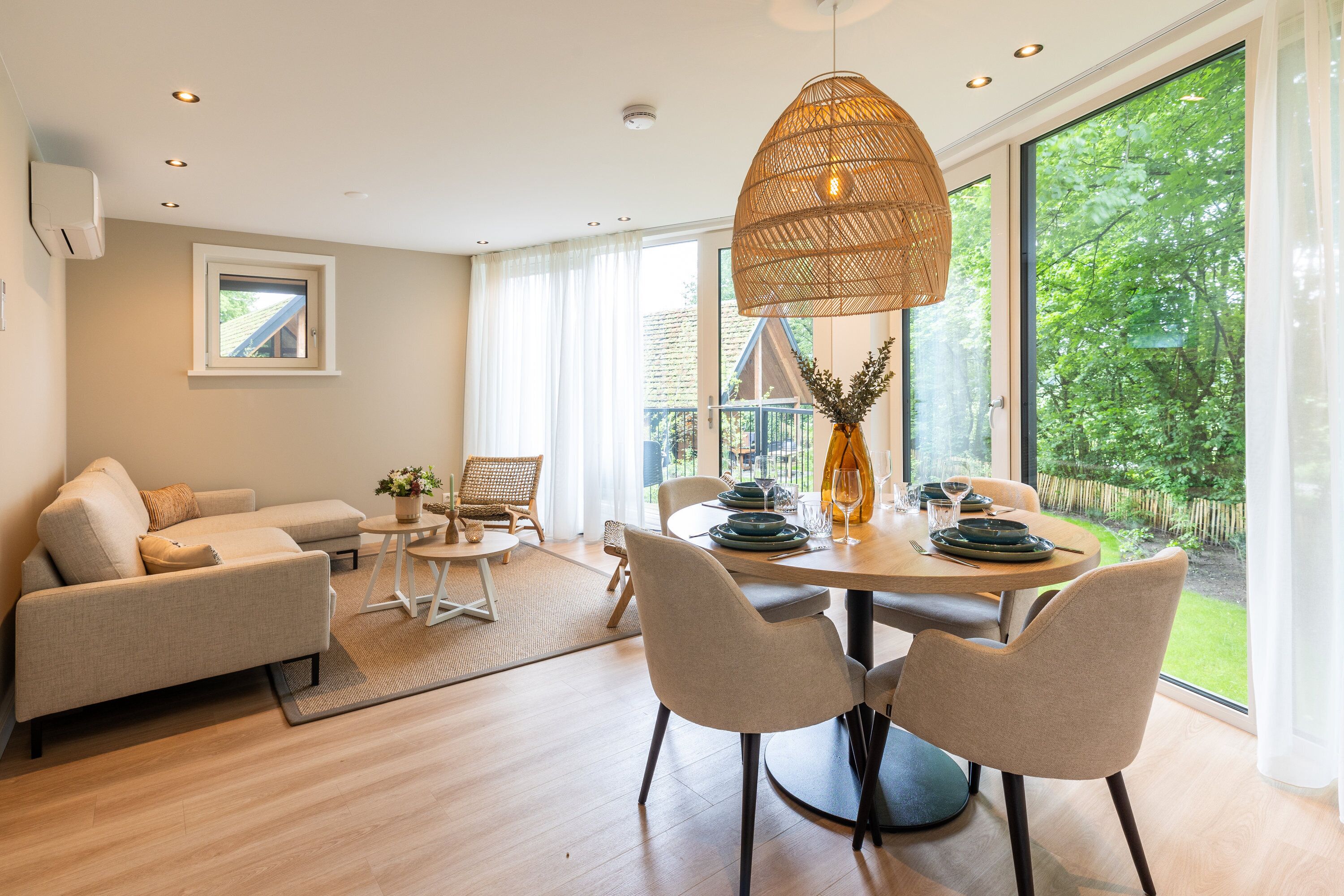Experience Pure Tranquility And Wellness In The Nature Villa With A Private Hot Tub And Two Stylish Suites For Four Guests. - Ede
