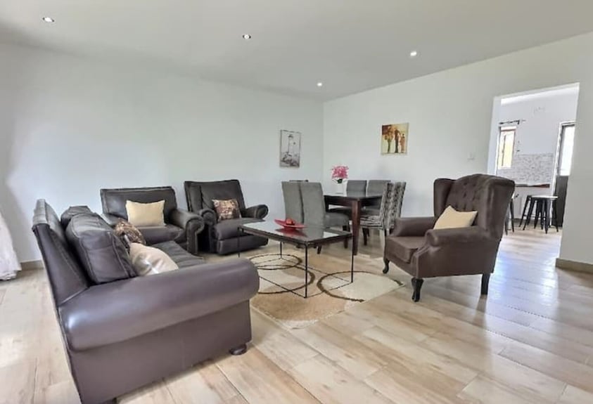 Savanna68 3bed Apartment#2 - Harare