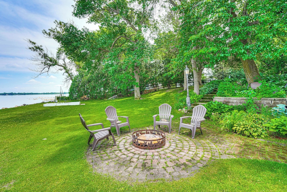 Hot Tub + Fireplace: Cozy Home On Howard Lake! - Crow River Winery, Hutchinson