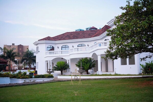 Fachada da propriedade