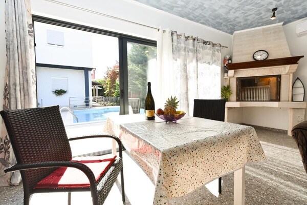 Bright Studio Apartment With Pool View - Fažana