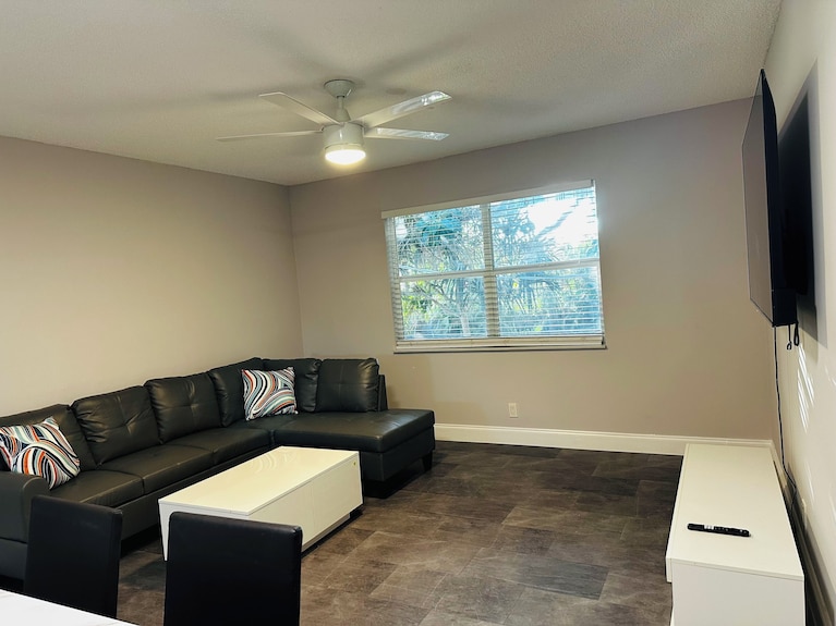Chic Newly Remodeled 2bd 2bath Apartment With Ac, Wifi In Vibrant Delray Beach - デルレイビーチ, FL