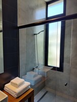 Quarto Superior | Duche na casa de banho