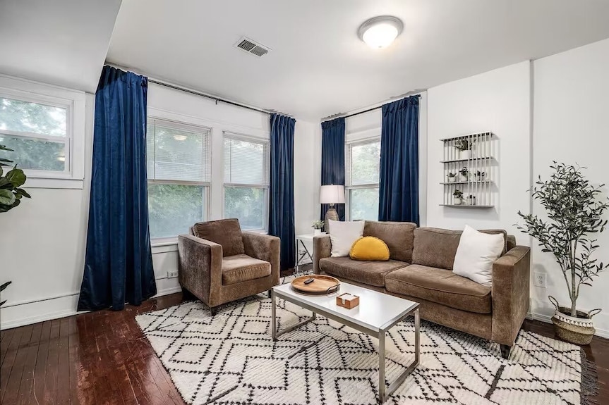 New! Pet-friendly Furnished Apt Near Emu Free Parking - Ypsilanti, MI