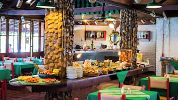 Café da manhã com pratos da culinária local grátis todos os dias