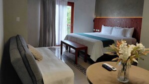 Quarto Standard | Cofre no quarto, secretária adequada para computadores portáteis 