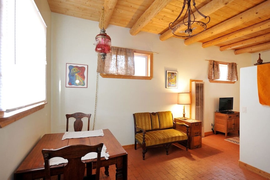 Bee: Charming Casita Near Santa Fe Plaza - Santa Fe, NM