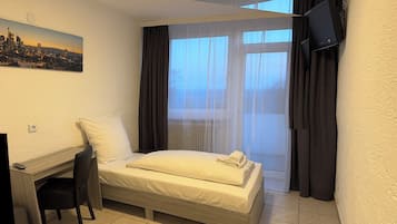 Quarto Twin Standard, varanda, vista para as vinhas | Secretária, Wi-fi grátis