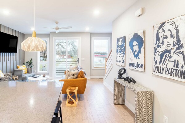 Monty By Avantstay 4bdr 4ba, Balcony W/ Outdoor Seating, 5mins To Dt - Nashville, TN