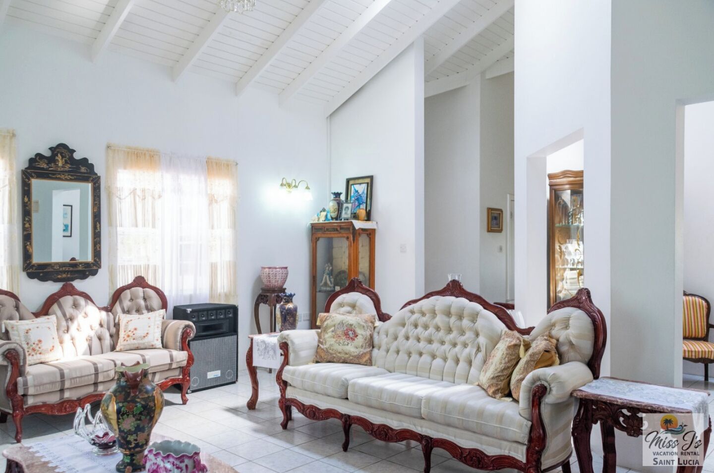 Miss J's Vacation Rental - Santa Lucía