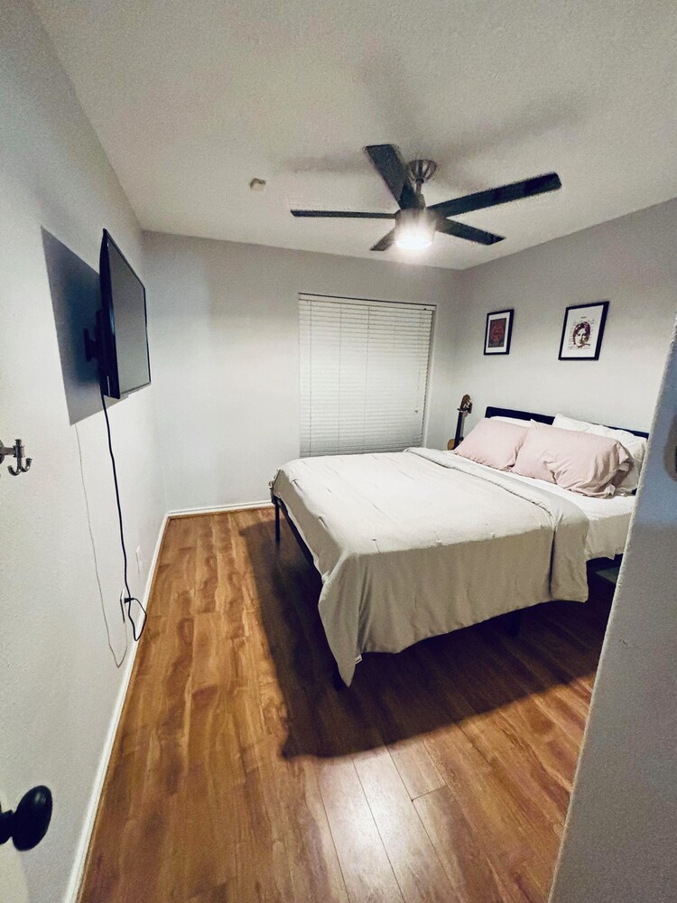 Cozy 2BD/2BA condo in FANTASTIC location close to NRG Stadium/ Med ...