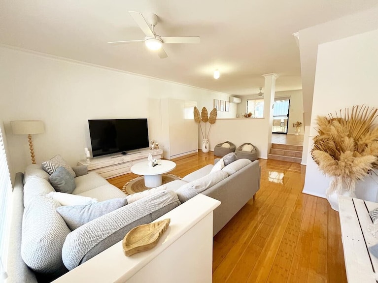 The Scarborough Beach House - 500m From The Beach - Perth