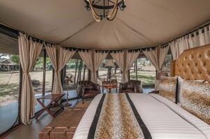 Tenda de Luxo, vista para o parque | Cofre no quarto, secretária 