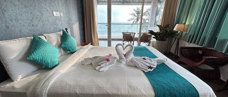Quarto casal superluxo, 1 cama Queen, vista para o mar | Escrivaninha, espaço de trabalho para notebook, quartos à prova de som