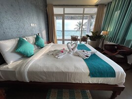 Quarto Duplo de Luxo, 1 cama queen-size, vista para o mar | Secretária, secretária adequada para computadores portáteis 