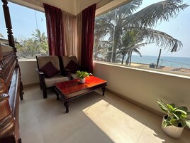 Quarto casal superluxo, 1 quarto, para não fumantes, vista para o mar | Escrivaninha, espaço de trabalho para notebook, quartos à prova de som