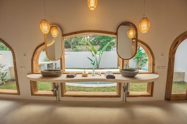 Villa Agua | Banheiro | Chuveiro, toalhas de banho, sabonete, shampoo