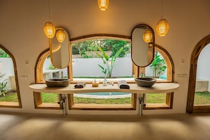 Villa Agua | Casa de banho | Um polibã, um secador de cabelo, toalhas fornecidas, sabão 