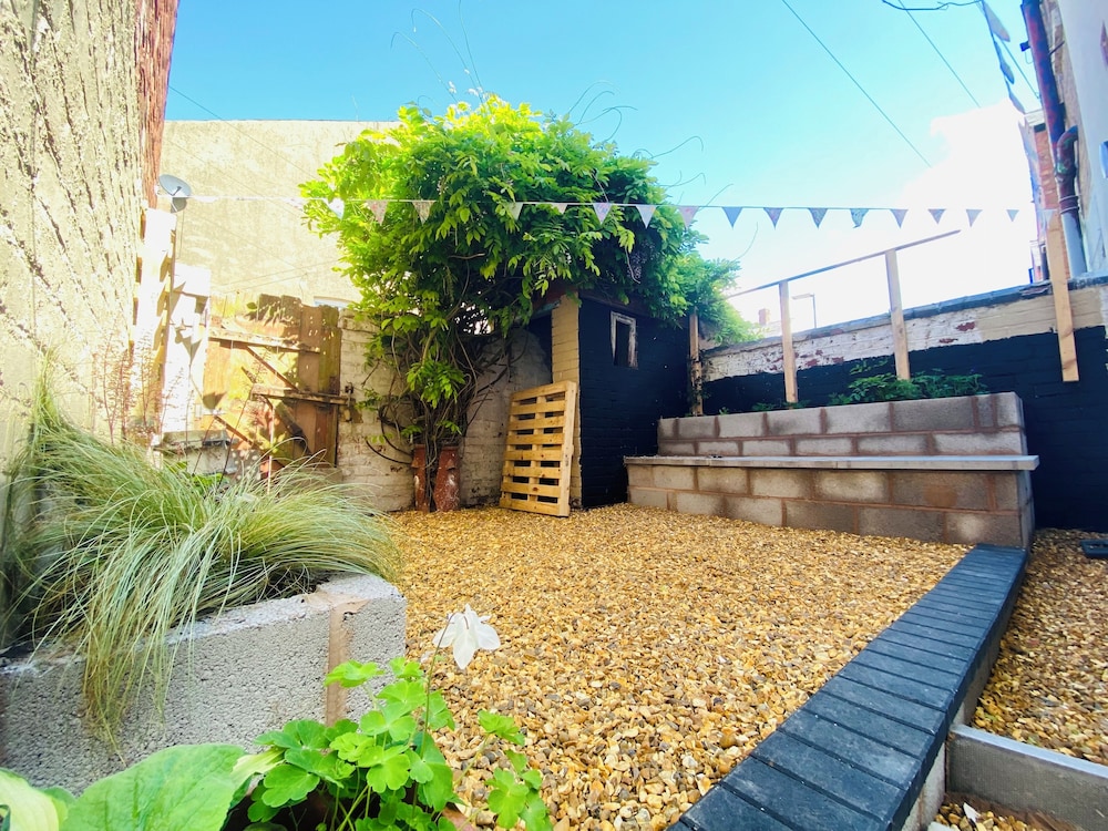 Blackpool - 4 Beds - Sleeps 10 - Pet Friendly - Blackpool