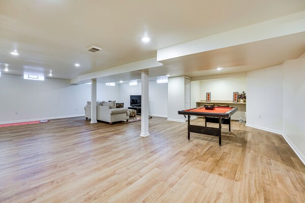 ファイヤーピット & ヤード: ファミリー ホーム イン ファーミントン ヒルズ！ - ファーミントン・ヒルズ, MI