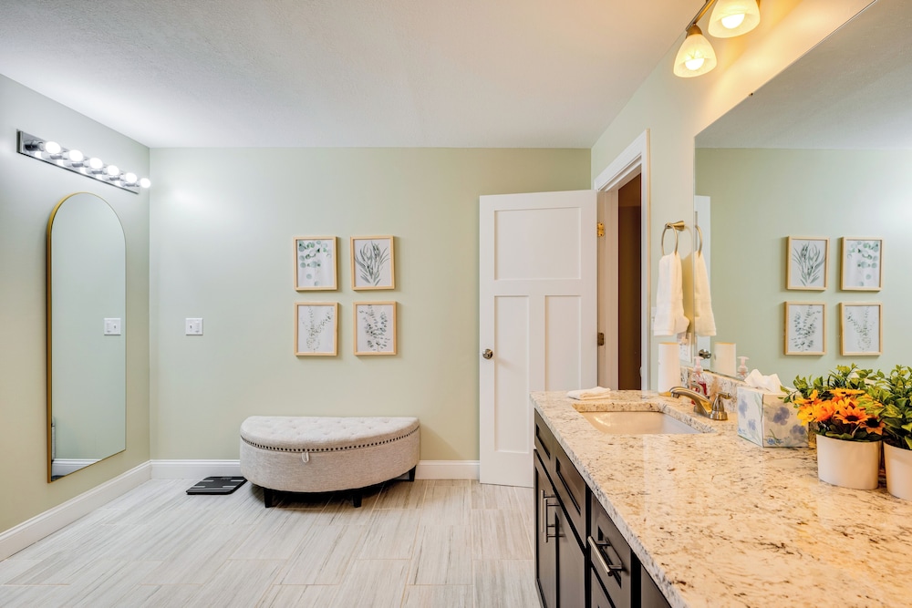 Mtn-view Gem W/ Hot Tub & Fire Pit In North Conway - North Conway, NH