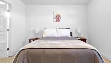 Casa, 3 quartos | 3 quartos, escrivaninha, espaço de trabalho para notebook