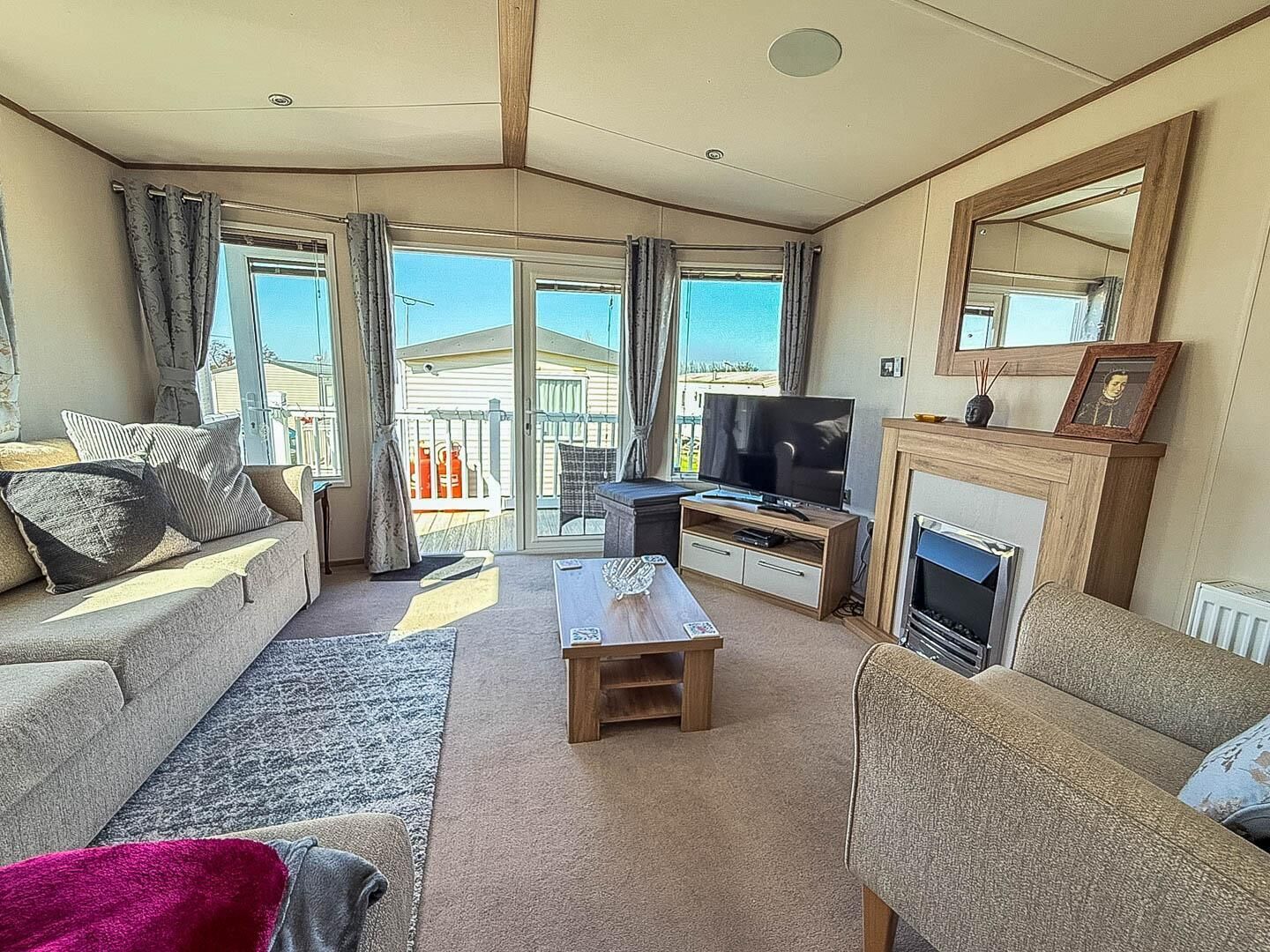 Modern 6 Berth Caravan With Front Decking At Manor Park, Hunstanton Ref 23015t - Hunstanton